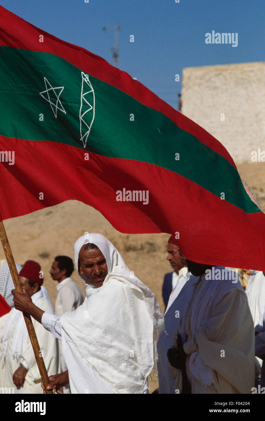 Tunisian man in traditional berber hi-res stock photography and images ...
