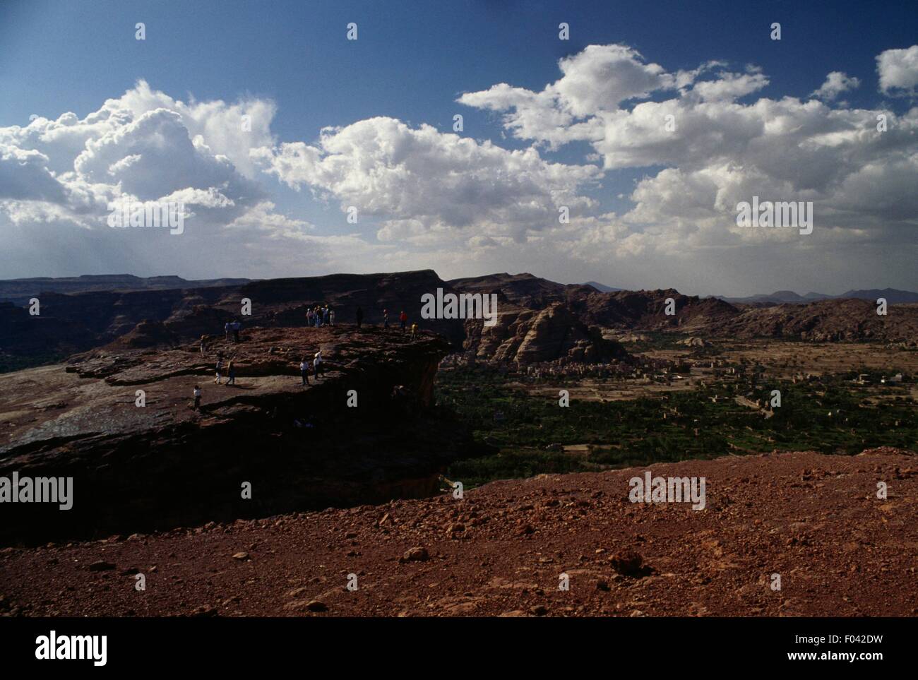 View of the Wadi Dhar, Yemen Stock Photo - Alamy