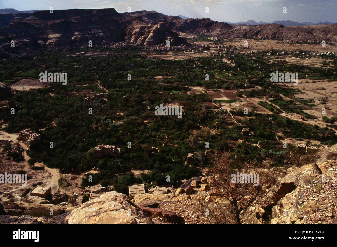 View of the Wadi Dhar, Yemen Stock Photo - Alamy