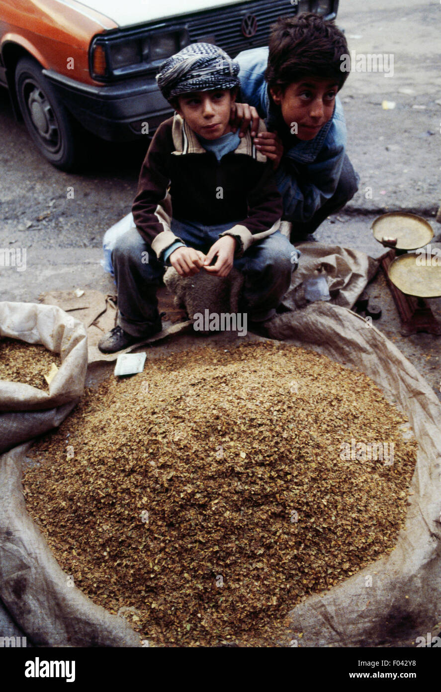 Mosul market hi-res stock photography and images - Alamy