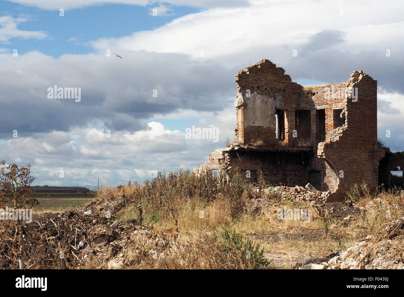 Abandoned farmhouse ruins hi-res stock photography and images - Alamy