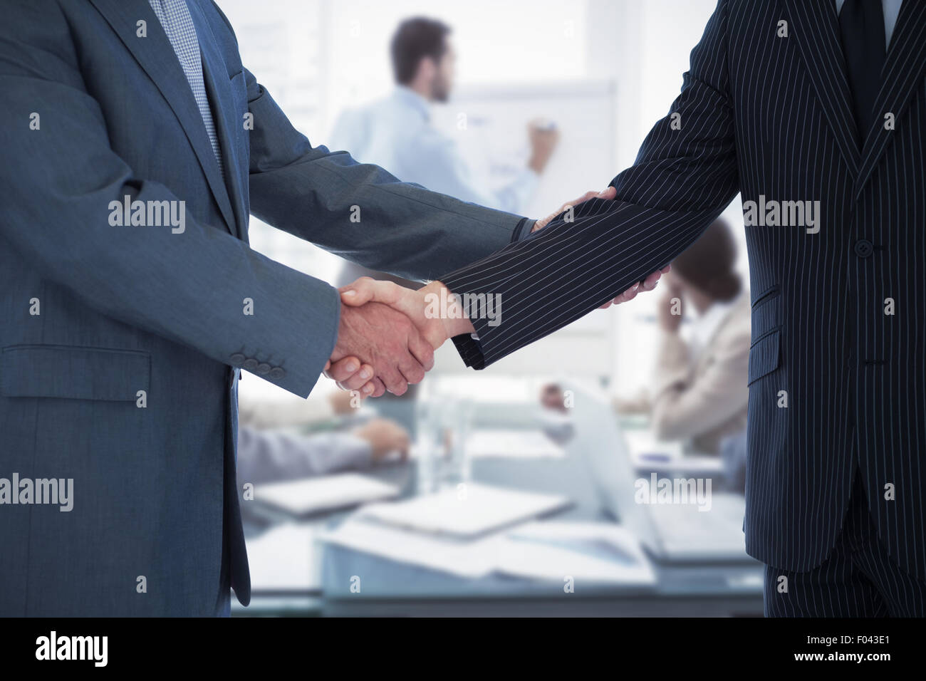 Handshake firm hi-res stock photography and images - Alamy