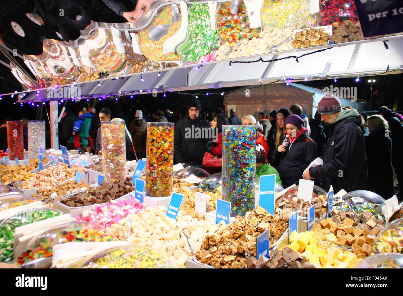 Lincoln christmas market stall hi-res stock photography and images - Alamy