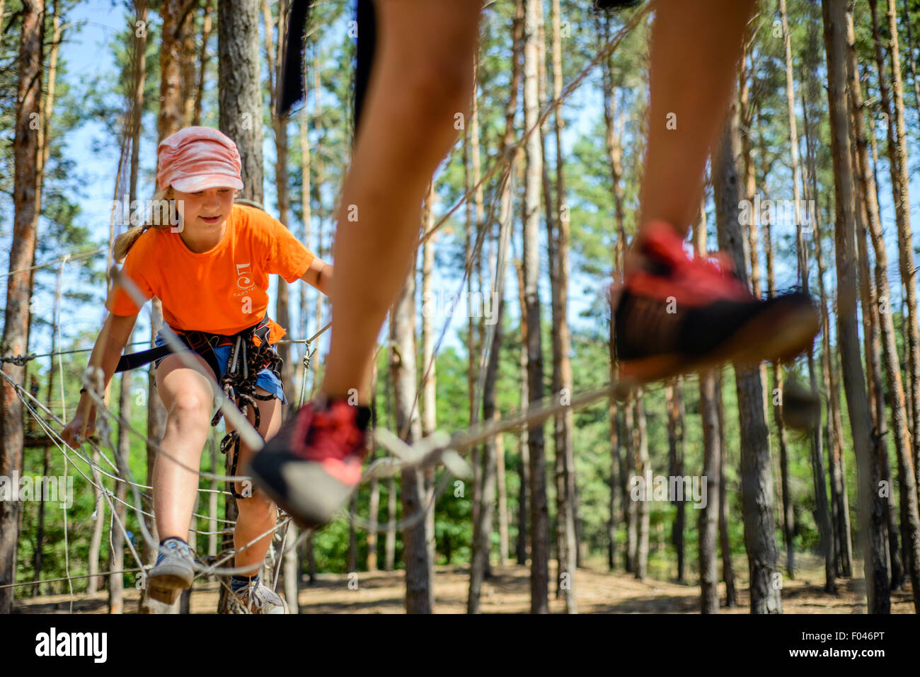 Teenagers on ropes course hi-res stock photography and images - Alamy