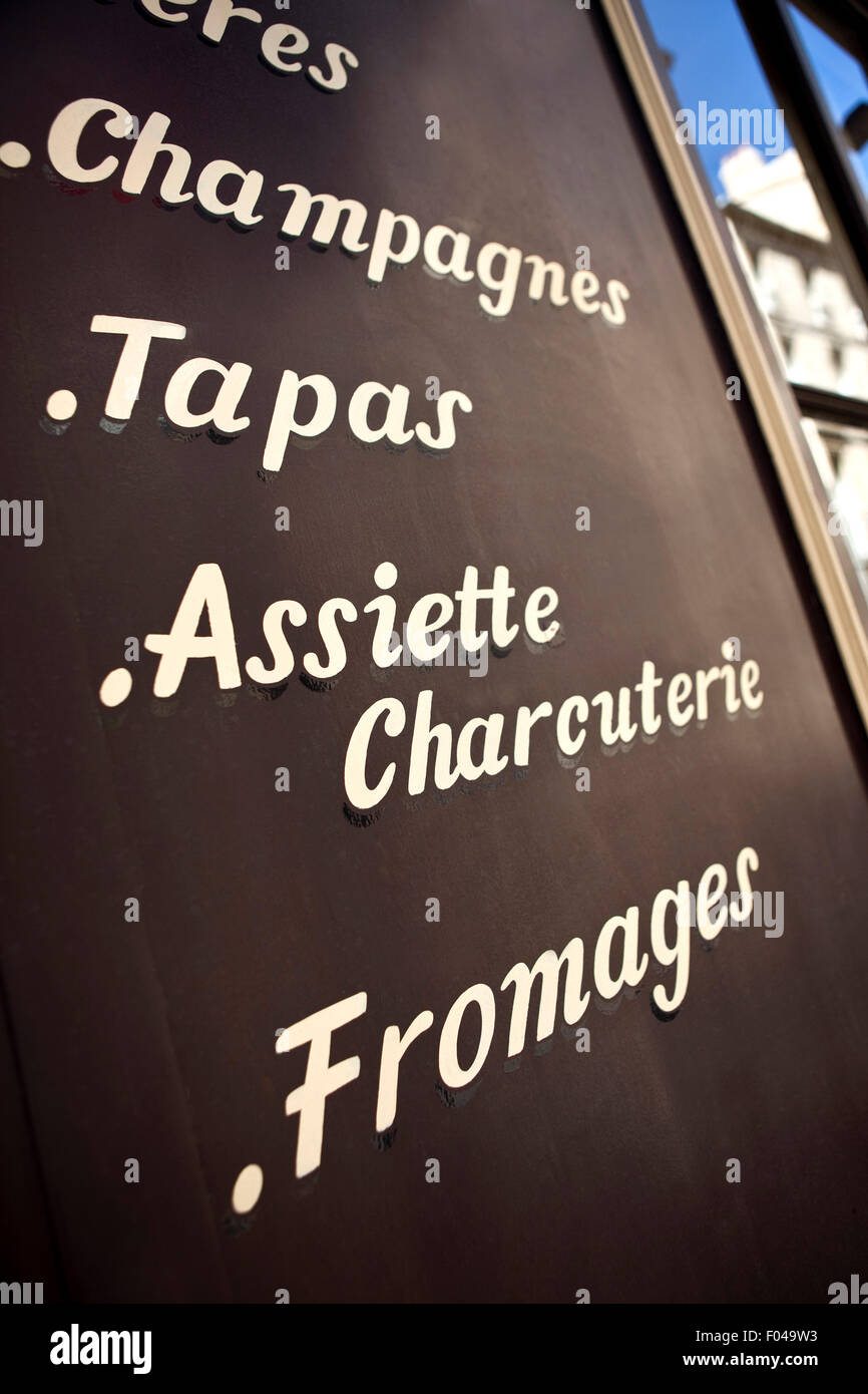 Parisian bistro hi-res stock photography and images - Alamy