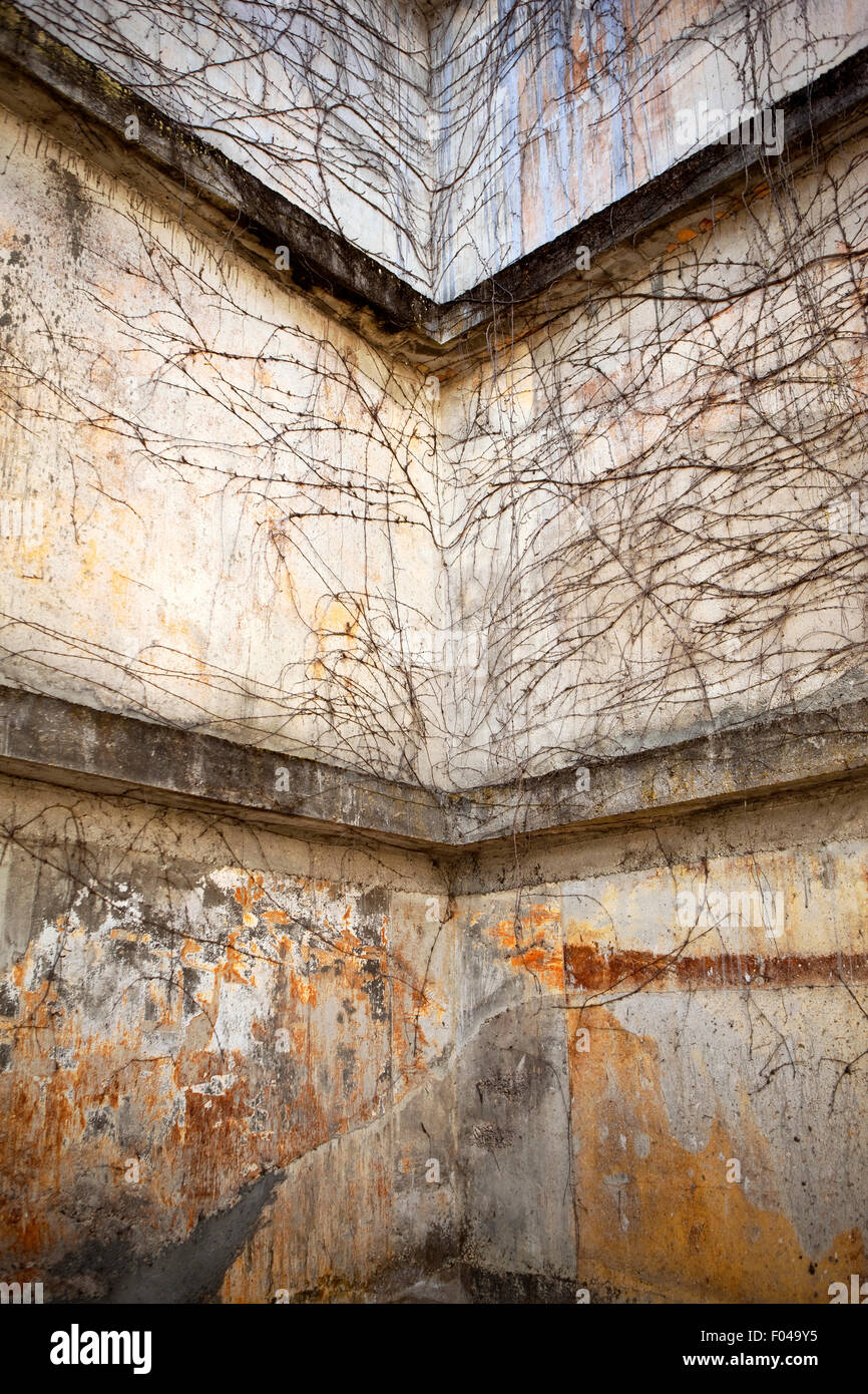 Dirty walls hi-res stock photography and images - Alamy