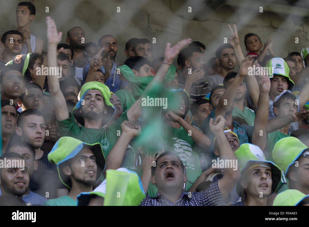 Gaza City, The Gaza Strip, Palestine. 6th Aug, 2015. Palestinian soccer ...
