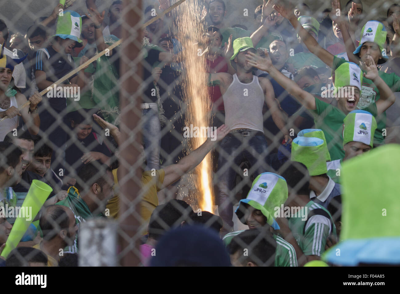 Gaza City, The Gaza Strip, Palestine. 6th Aug, 2015. Palestinian soccer ...