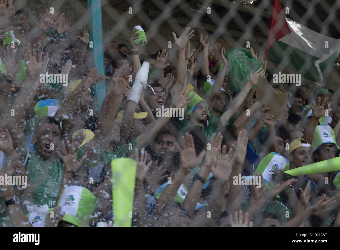 Gaza City, The Gaza Strip, Palestine. 6th Aug, 2015. Palestinian soccer ...