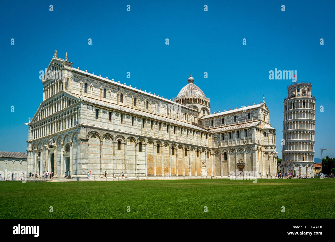 Pisa Cathedral and the famous Leaning Tower of Pisa. Tuscany, Italy ...