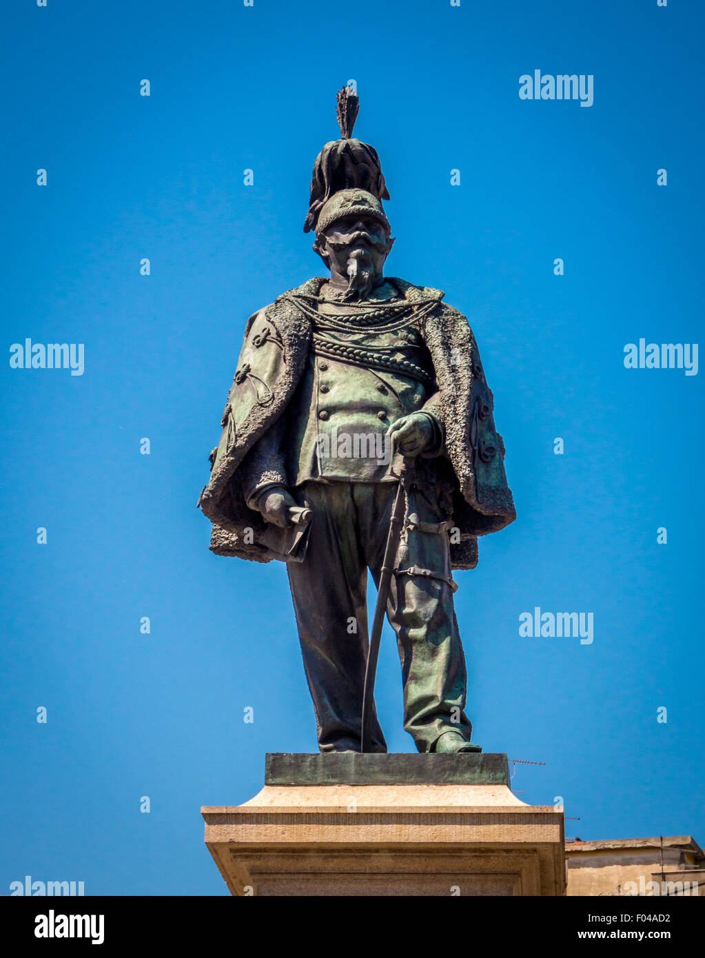 King italian statue hi-res stock photography and images - Alamy