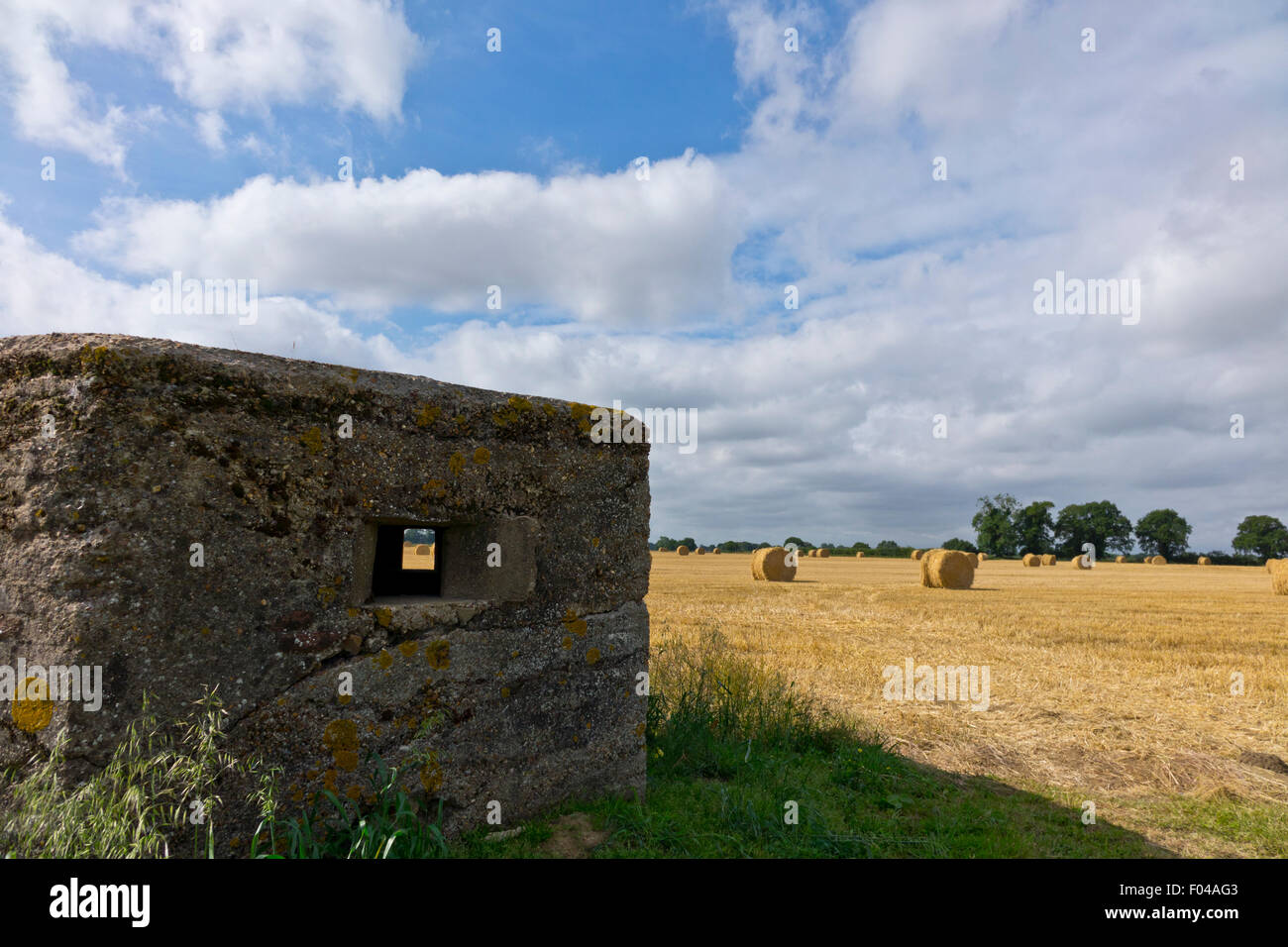 ww2 pill box in field Stock Photo - Alamy