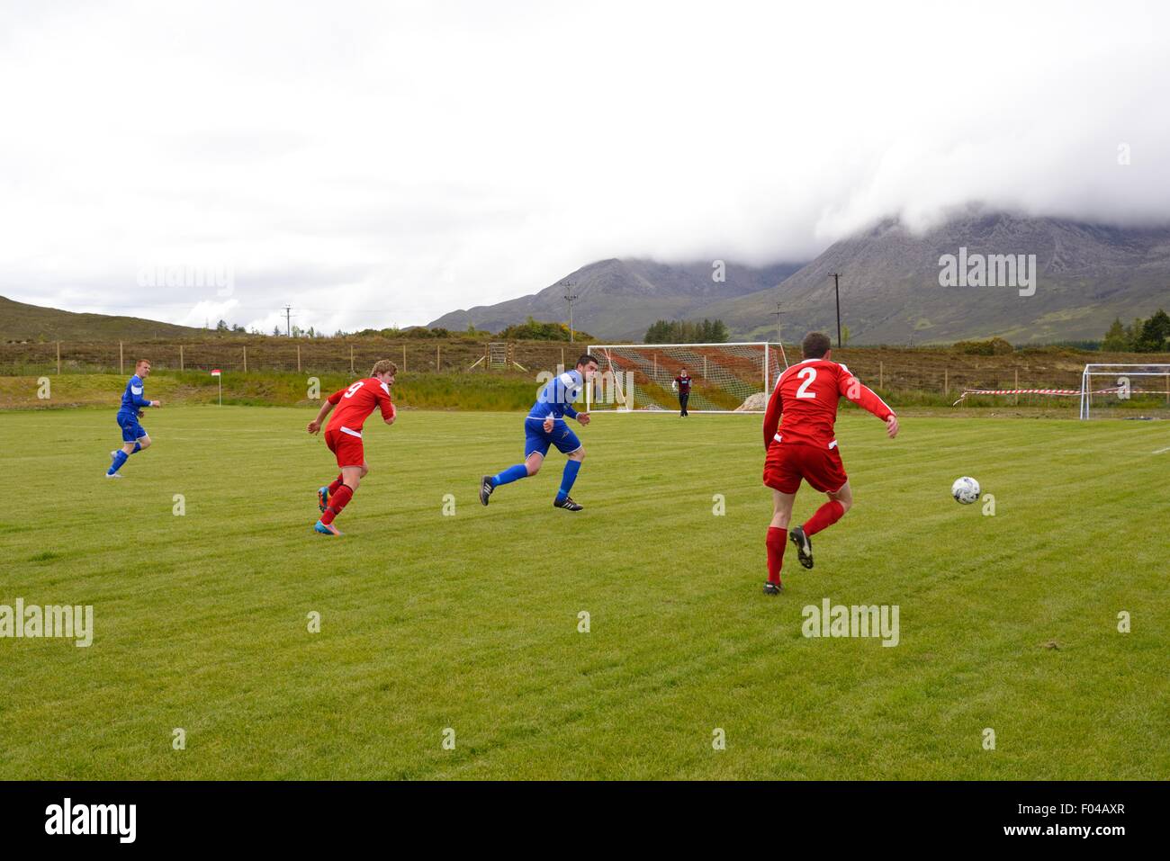Footballers playing football hi-res stock photography and images - Alamy