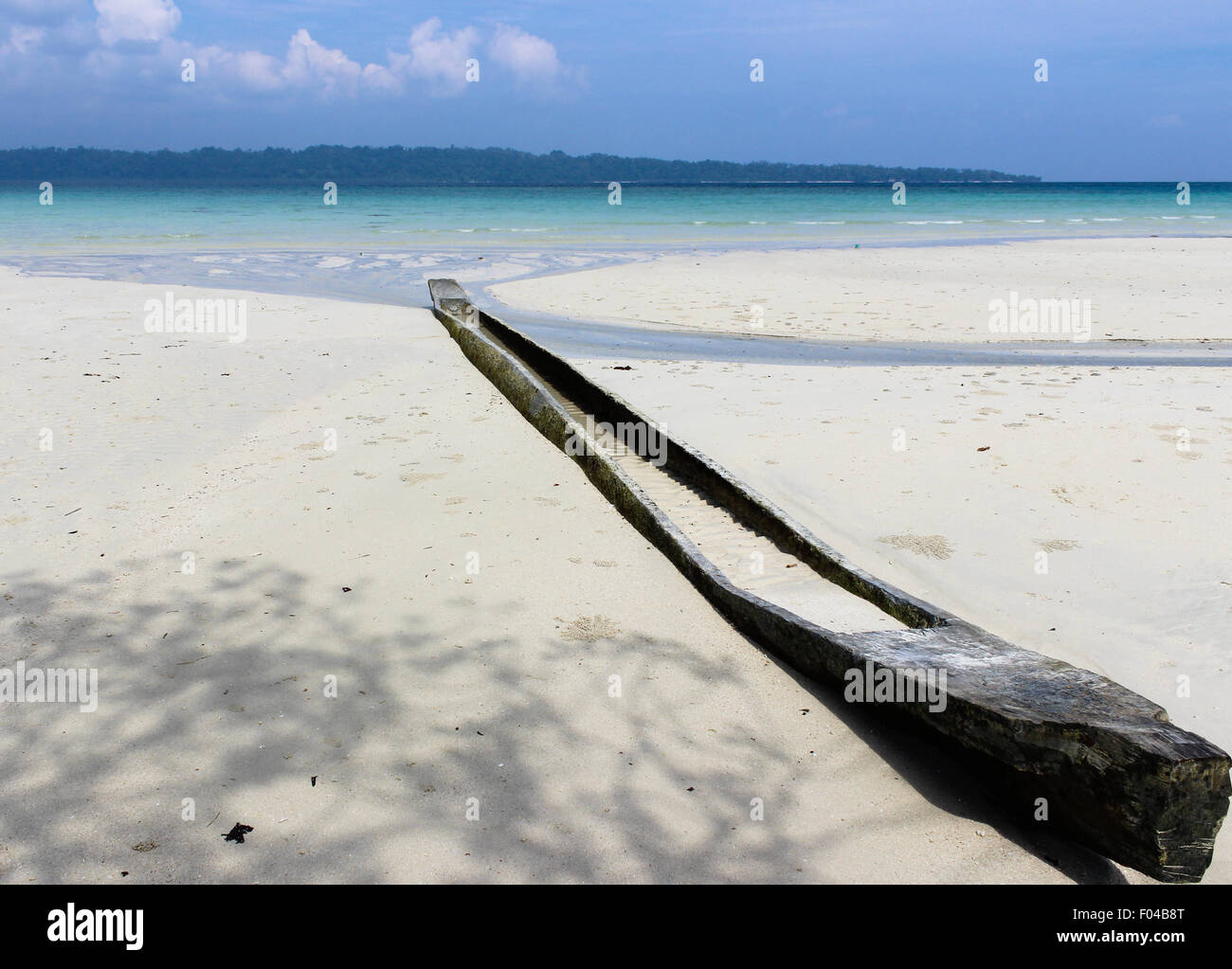 single trunk cut boat Stock Photo - Alamy