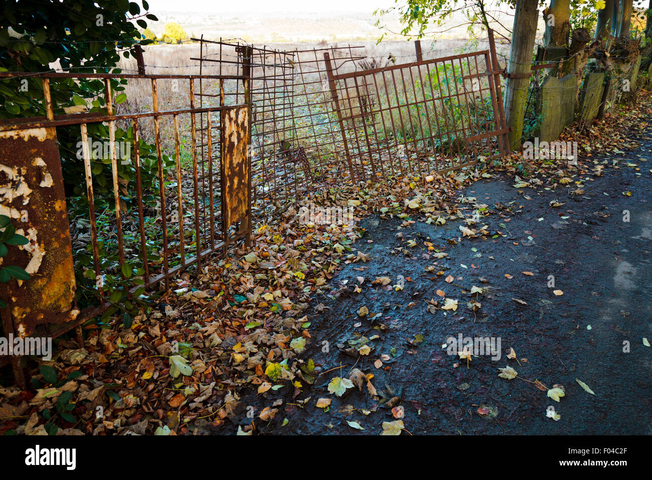Broken iron gates in a Yorkshire lane Stock Photo - Alamy