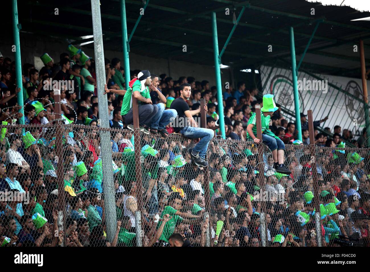 Gaza City, Gaza Strip, Palestinian Territory. 6th Aug, 2015. Fans ...