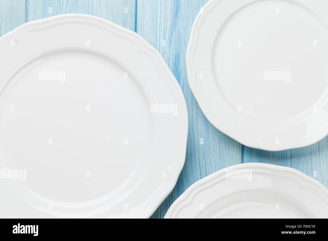 Empty dining table from above hi-res stock photography and images - Alamy