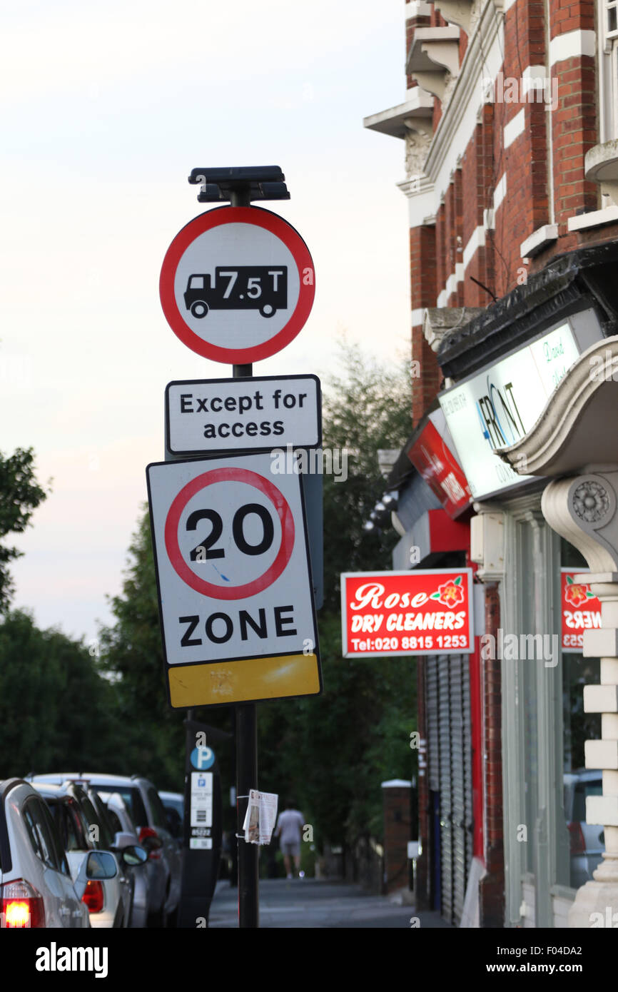 20mph zone london hi-res stock photography and images - Alamy