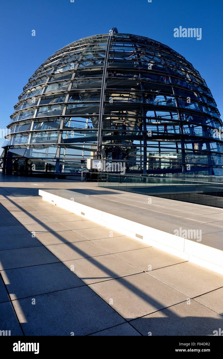 Dome of the reichstag vertical hi-res stock photography and images - Alamy