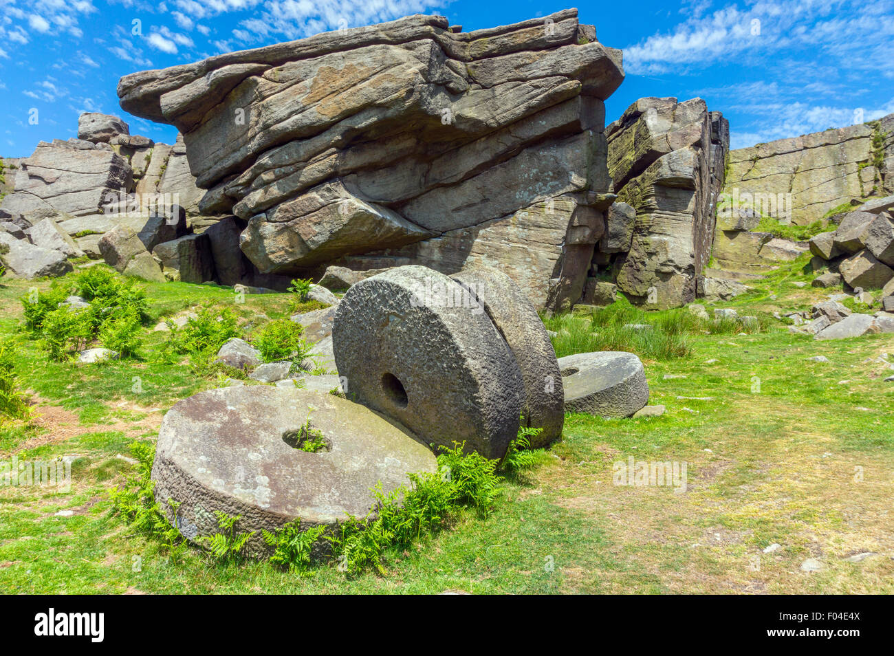 Abandoned millstones, Stanage Edge, Peak District, Derbyshire Stock ...
