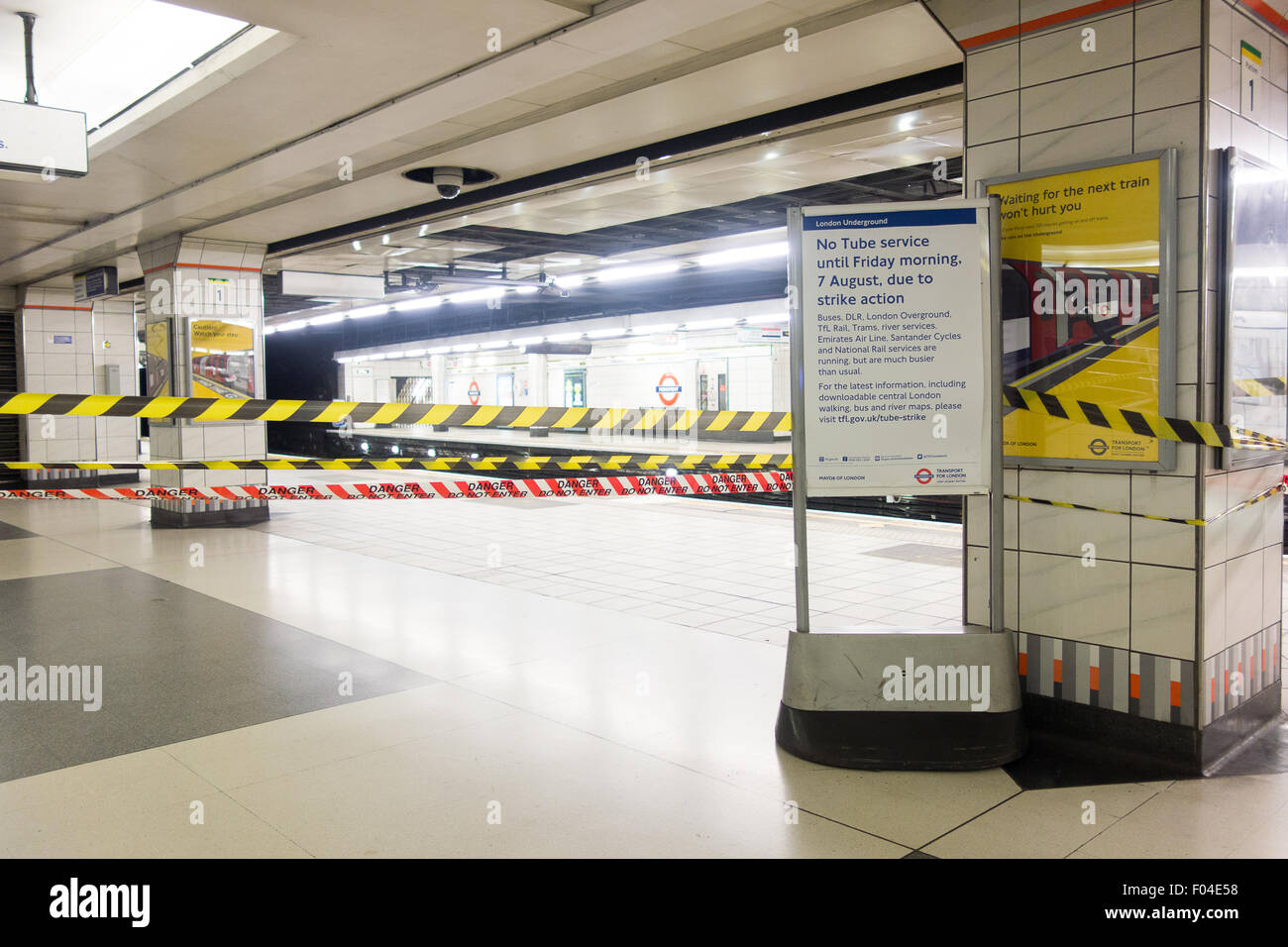 Signboard london underground station hi-res stock photography and ...