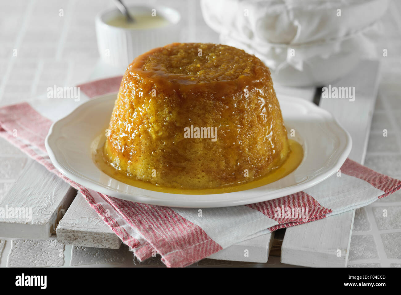 Treacle sponge pudding hi-res stock photography and images - Alamy
