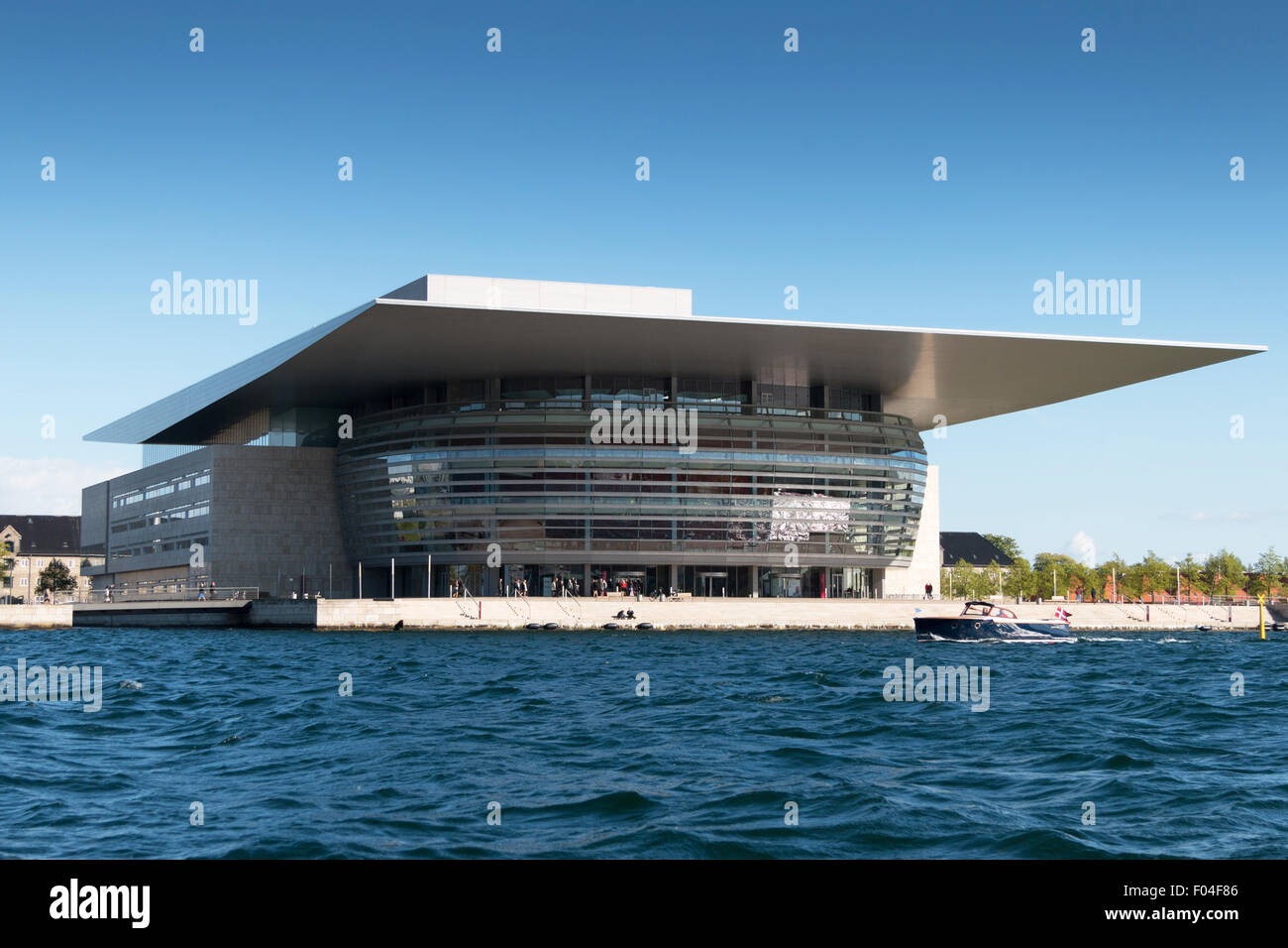 Royal opera house exterior hi-res stock photography and images - Alamy