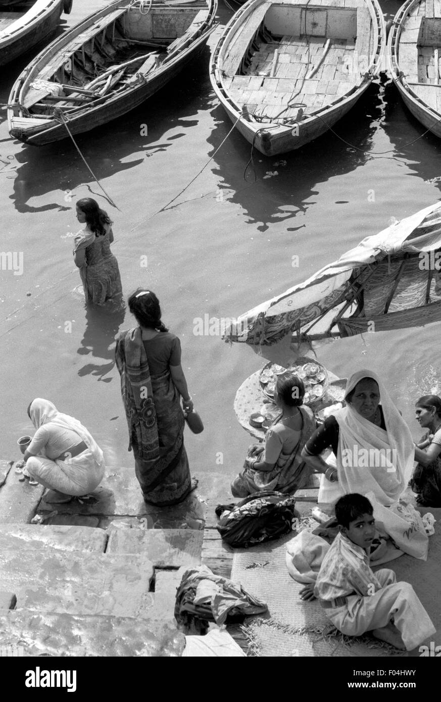 pilgrims at river ganges india brian mcguire Stock Photo - Alamy