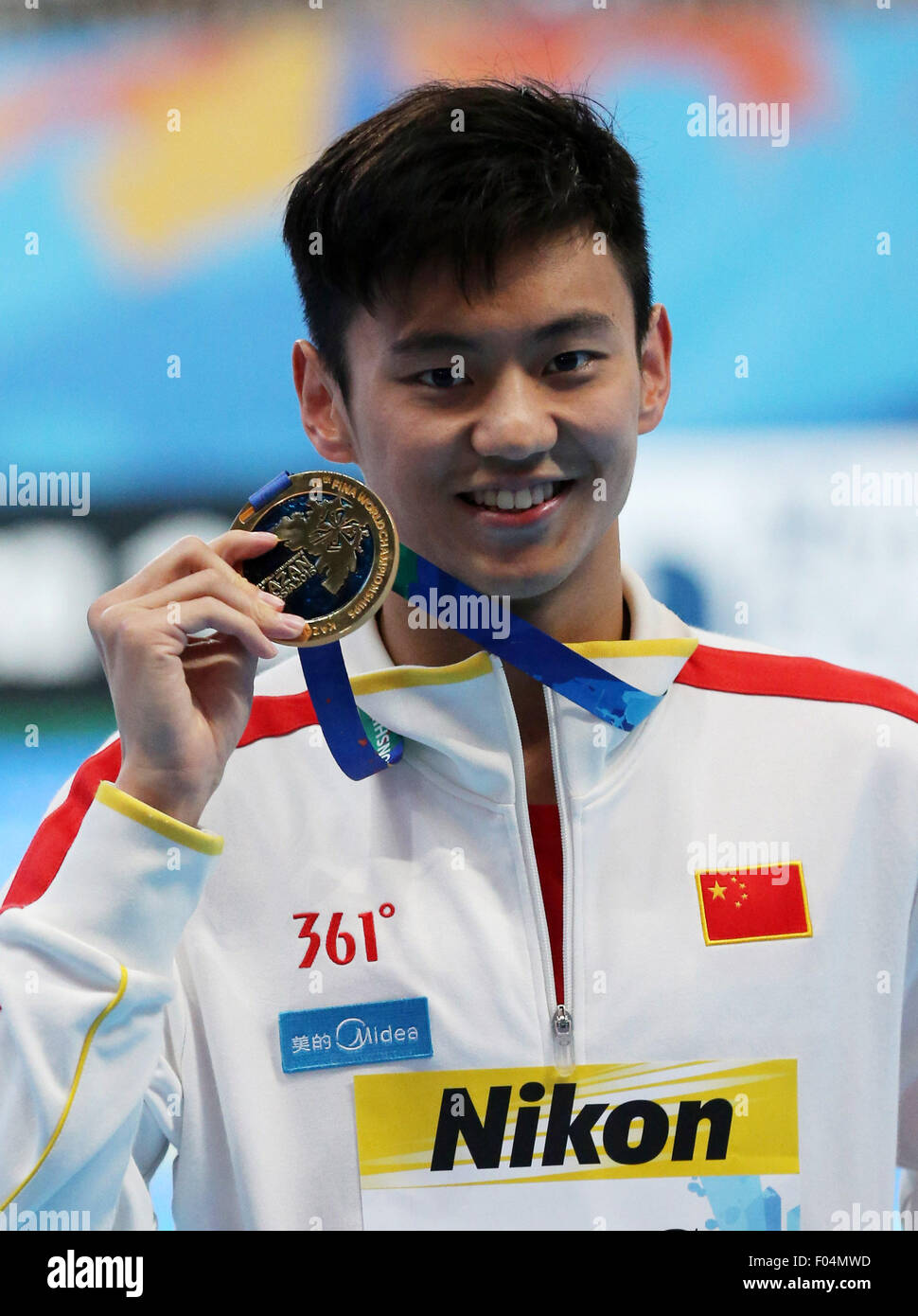 Kazan, Russia. 6th Aug, 2015. Ning Zetao of China displays his gold ...