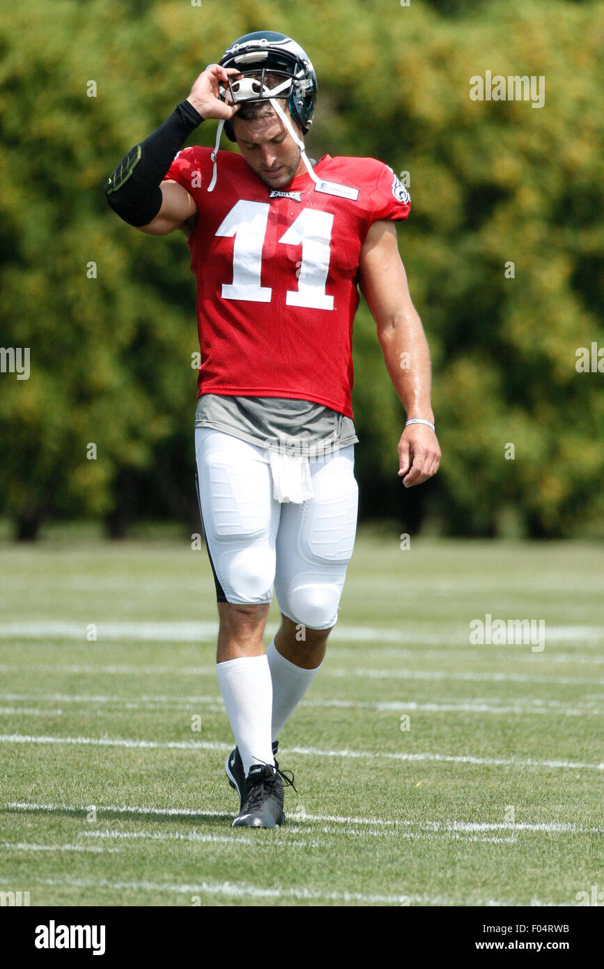 Aug. 6, 2015: Philadelphia Eagles quarterback Tim Tebow (11) heads in ...