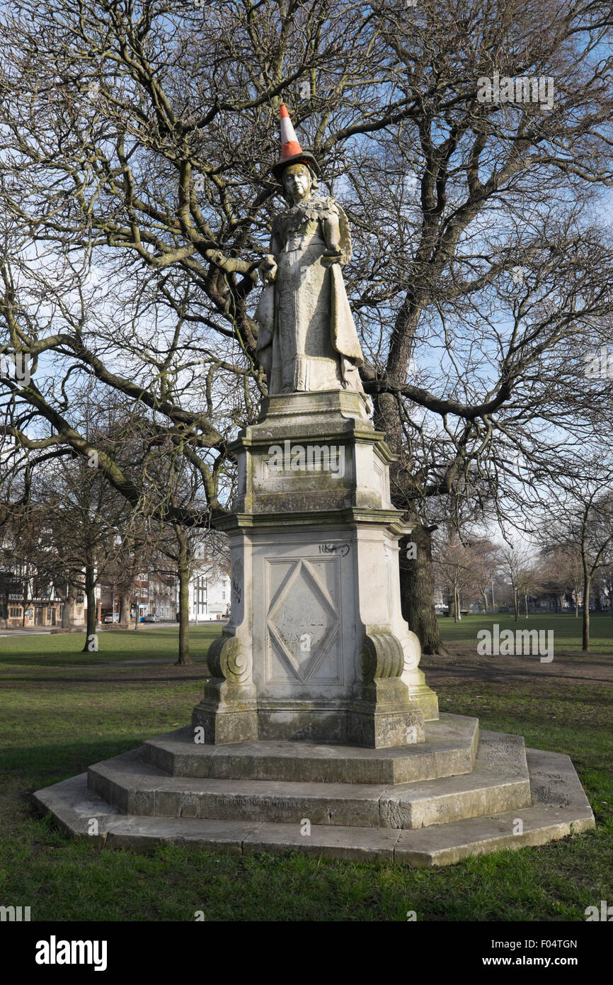 Statue of Queen Victoria with traffic cone on head Stock Photo - Alamy