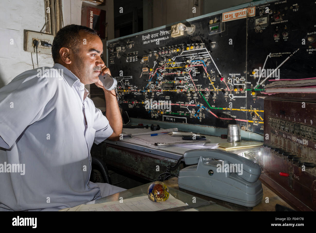Railway worker india hi-res stock photography and images - Alamy