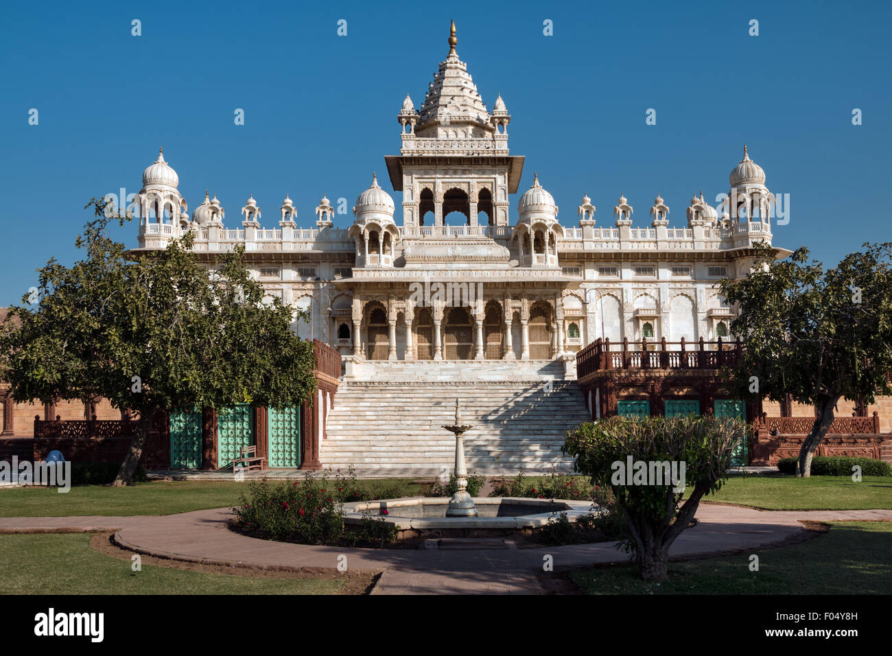 Jaswant Thada Mausoleum, white marble memorial to Maharaja Jaswant ...
