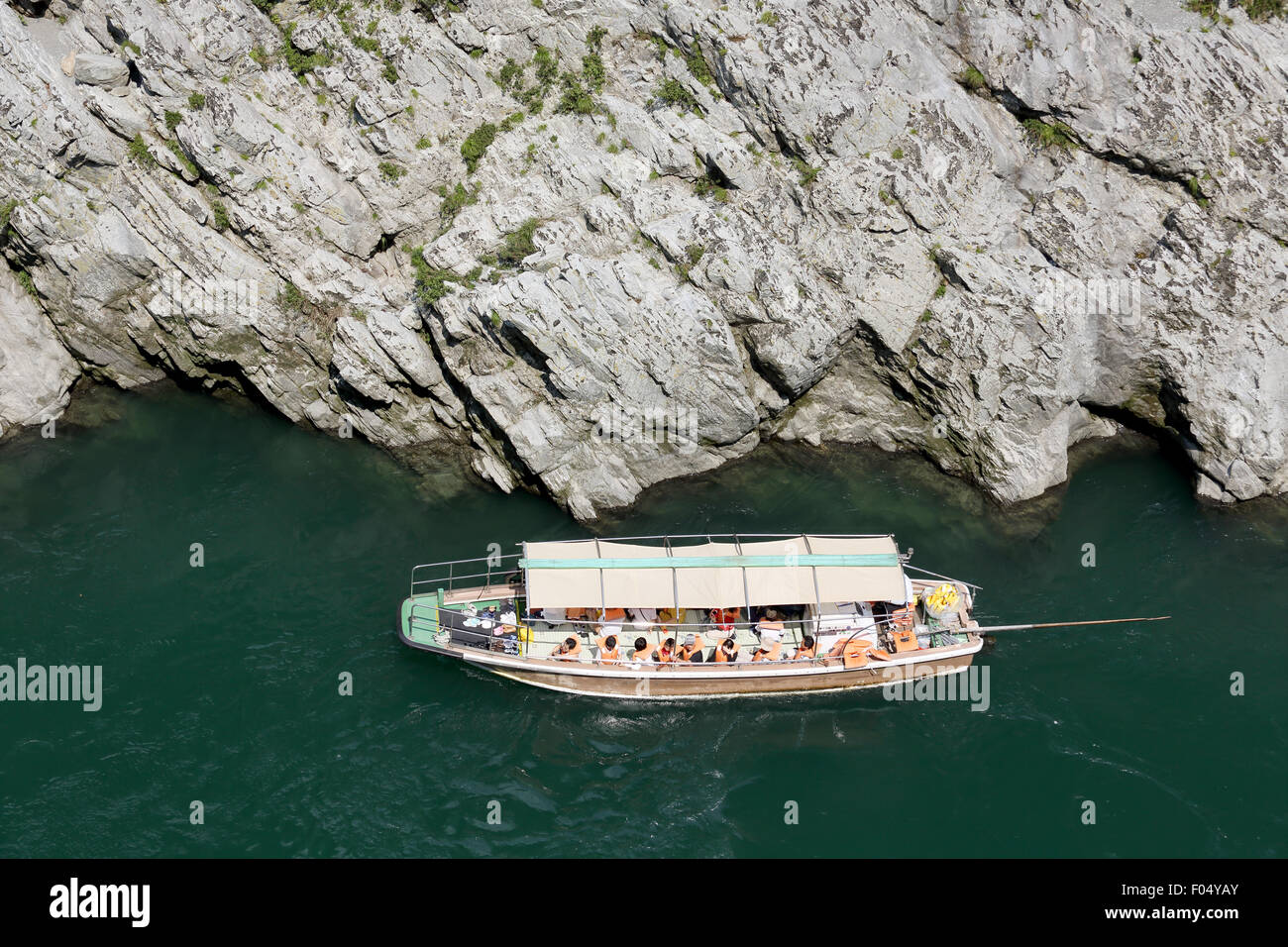 Sightseeing boat in Yosino river Stock Photo - Alamy