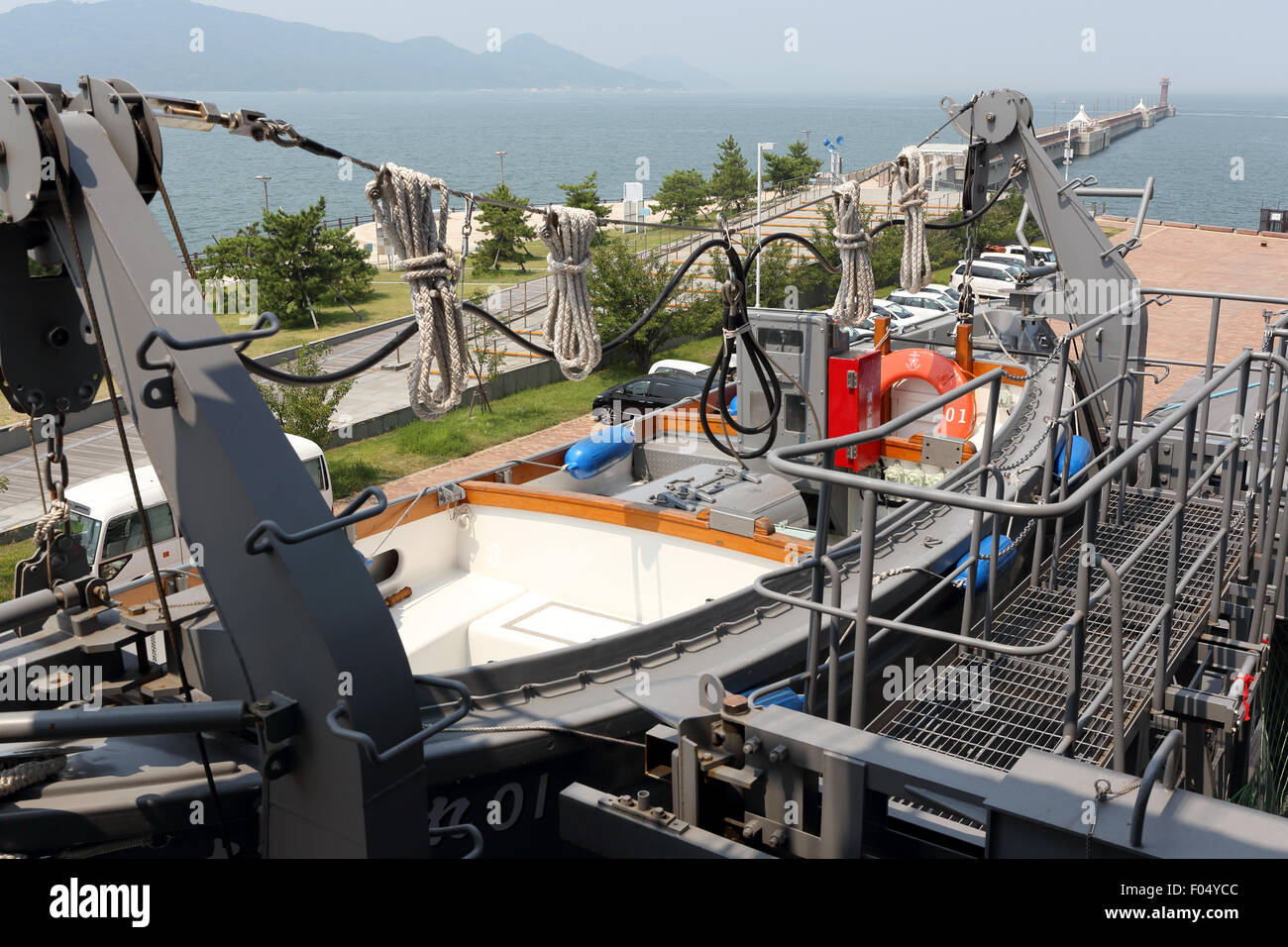 Ship lifeboat hi-res stock photography and images - Alamy