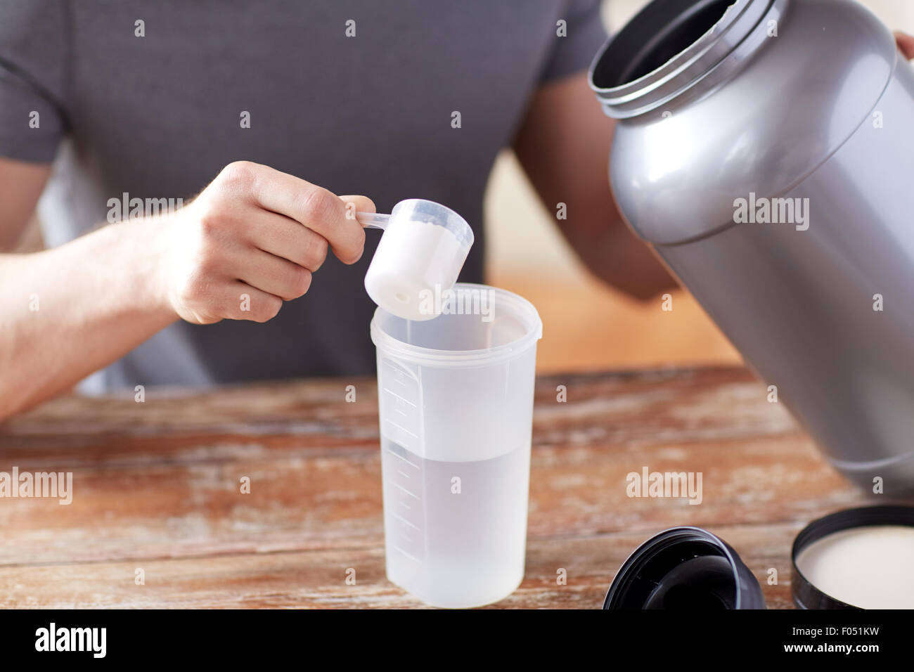 Powder pouring into bottle of water hi-res stock photography and images ...