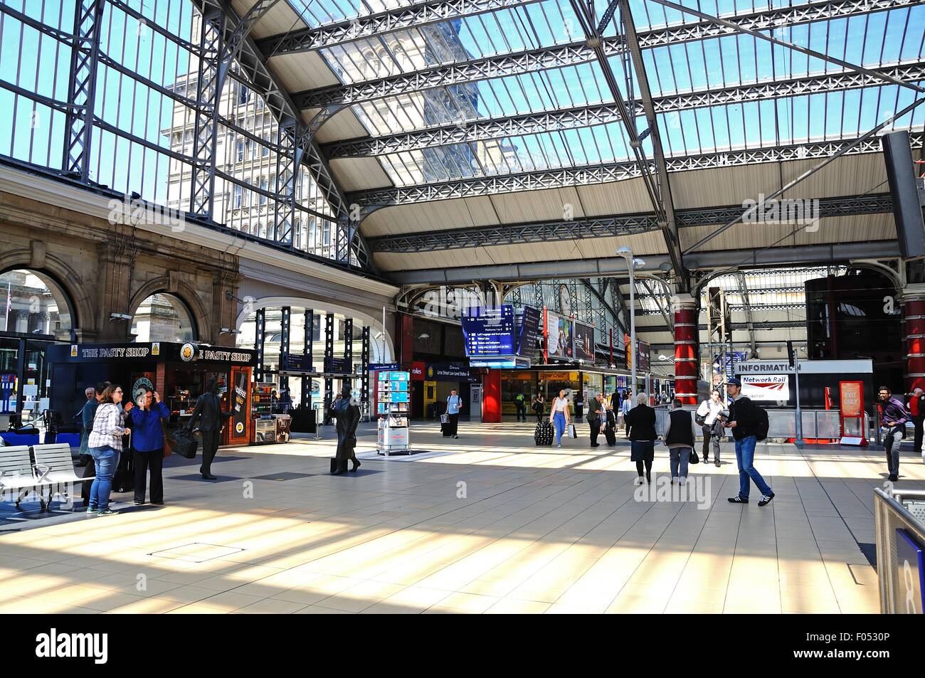 Main concourse in Lime Street Railway Station, Liverpool, Merseyside ...
