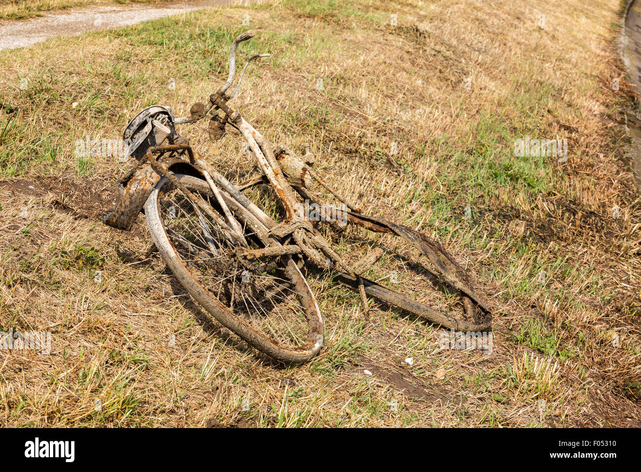 Rusty bicycle on the river Stock Photo - Alamy