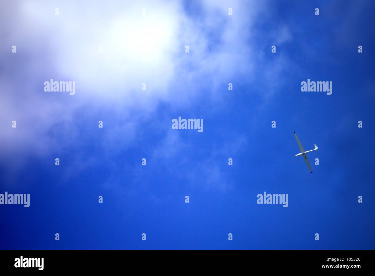 Glider against blue sky, Sutton Bank, North Yorkshire Stock Photo - Alamy