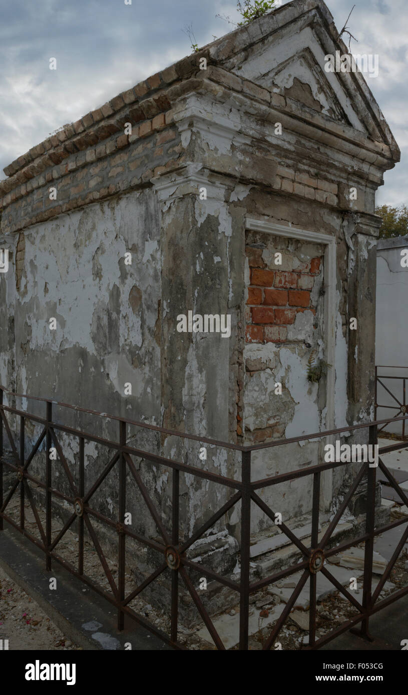 Burial crypt hi-res stock photography and images - Alamy