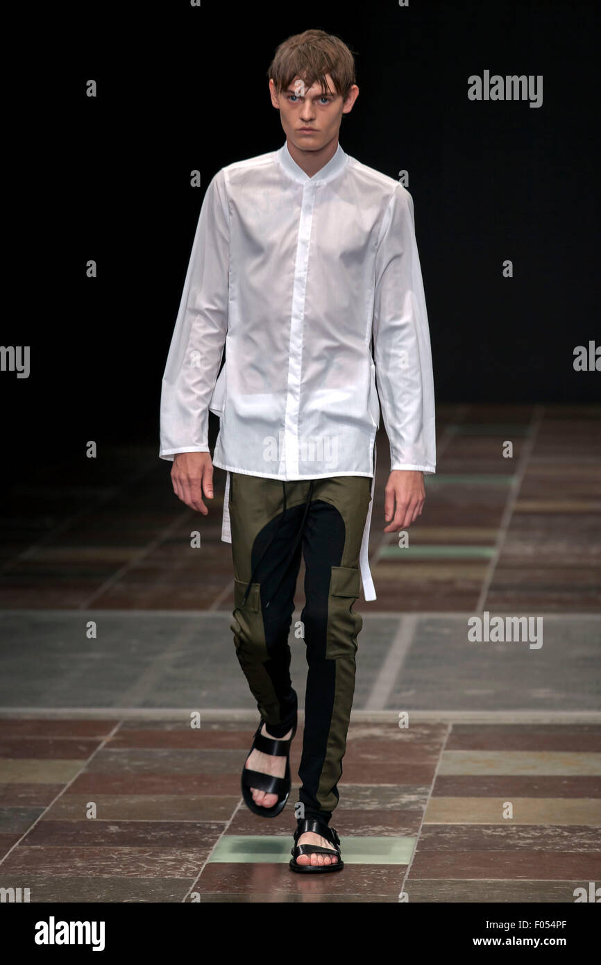 Mens runway hi-res stock photography and images - Alamy