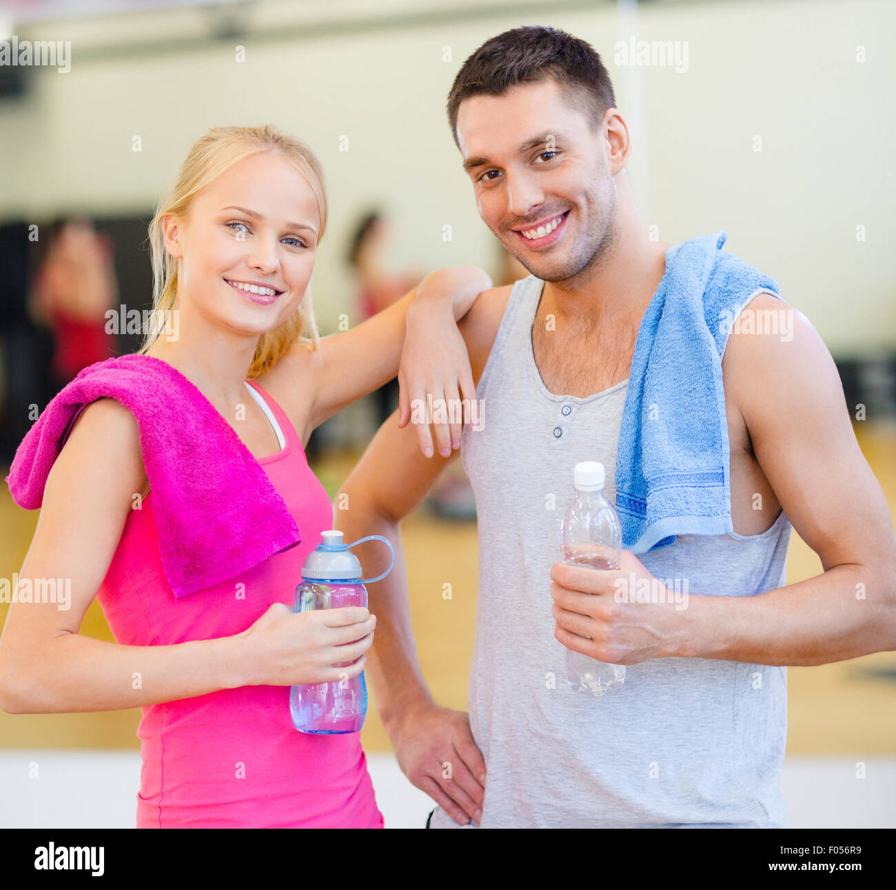 two smiling people in the gym Stock Photo - Alamy