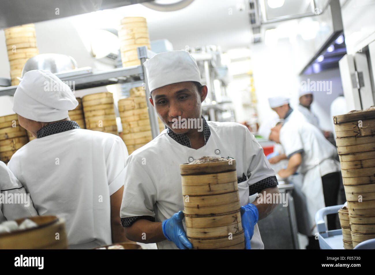 000 baskets hi-res stock photography and images - Alamy
