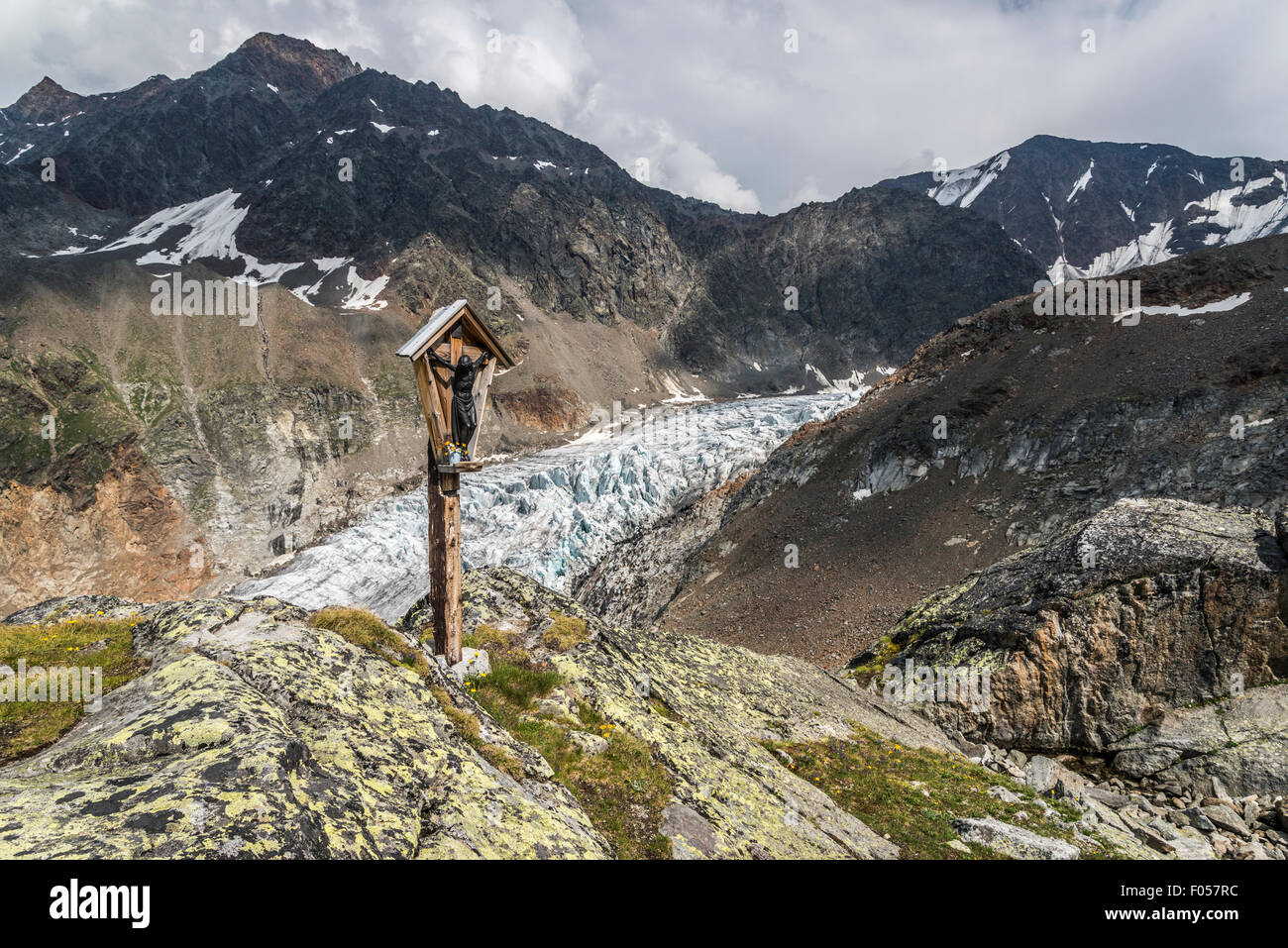 Waymark shrine overlooking the Gepatschferner glacier Stock Photo - Alamy