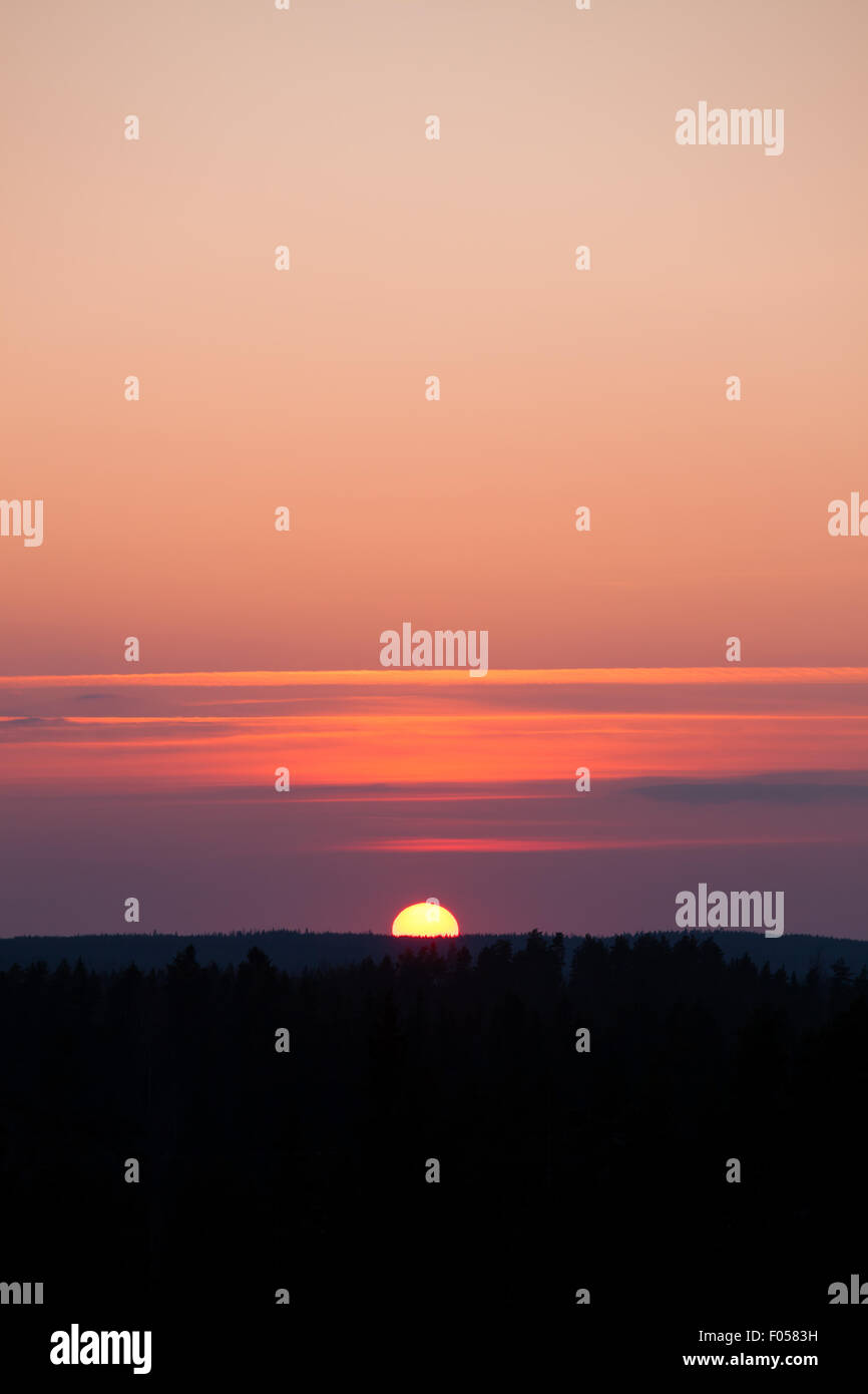 Sun setting over forest hi-res stock photography and images - Alamy