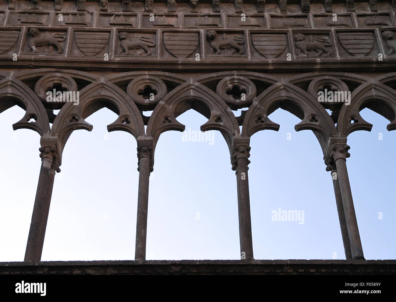 Medieval arcade hi-res stock photography and images - Alamy