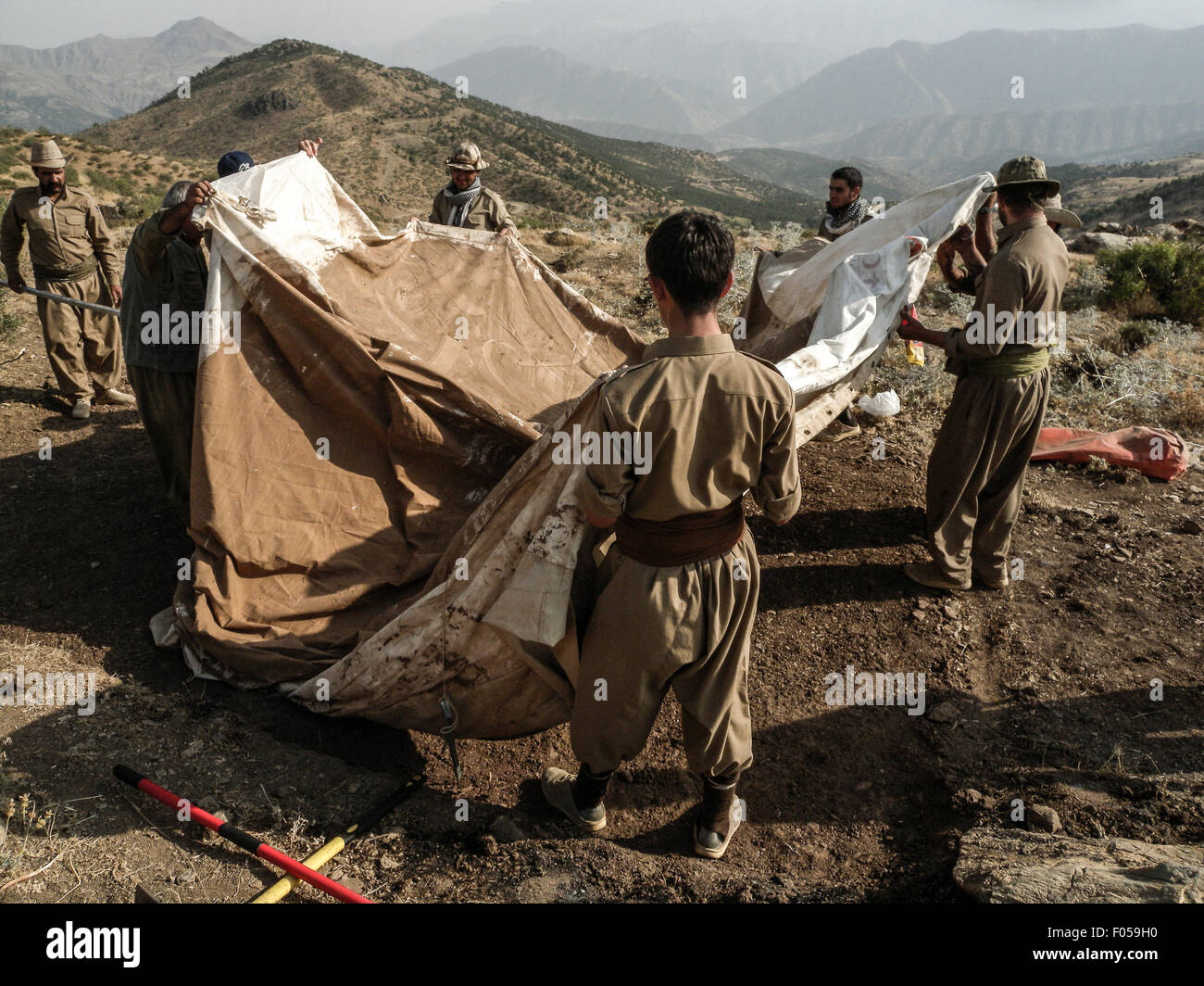 Arbil, Iraq. 07th Aug, 2015. Men installing tent. PDKI movement is in ...