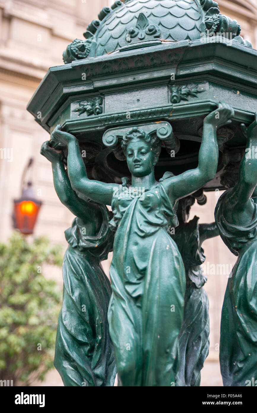 Wallace water fountain in Paris Stock Photo - Alamy