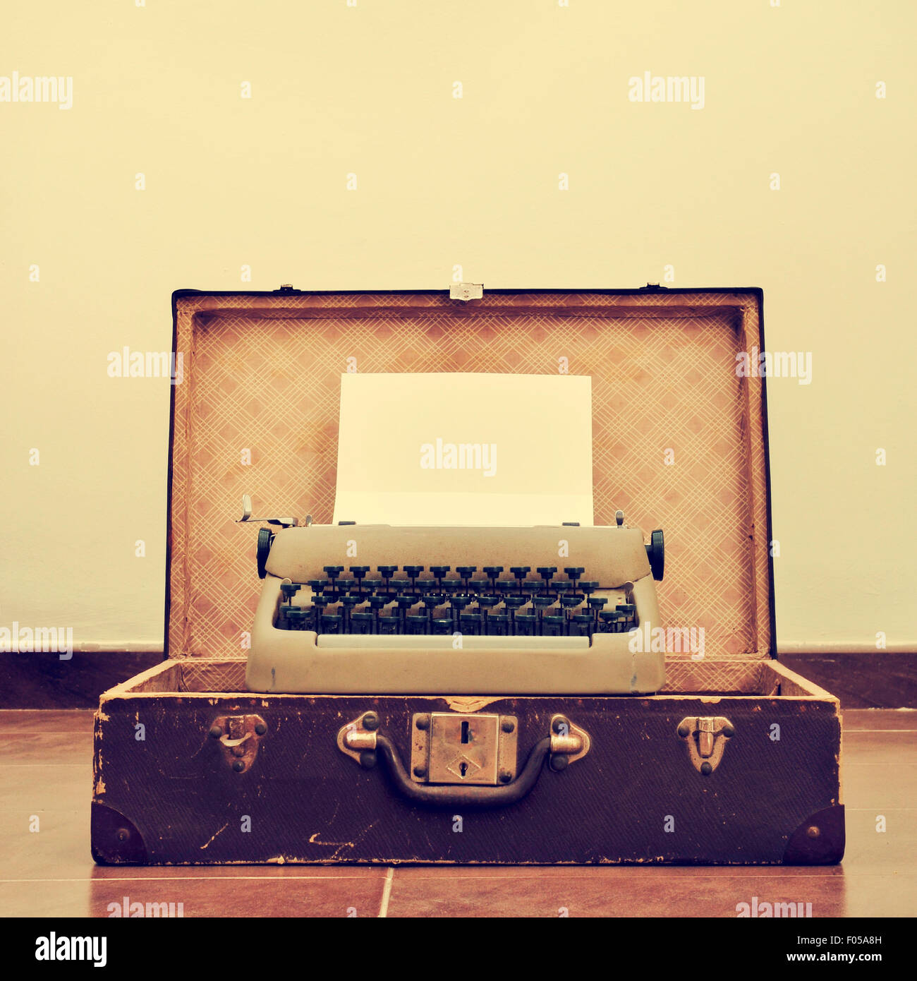 Typewriter typing page hi-res stock photography and images - Alamy