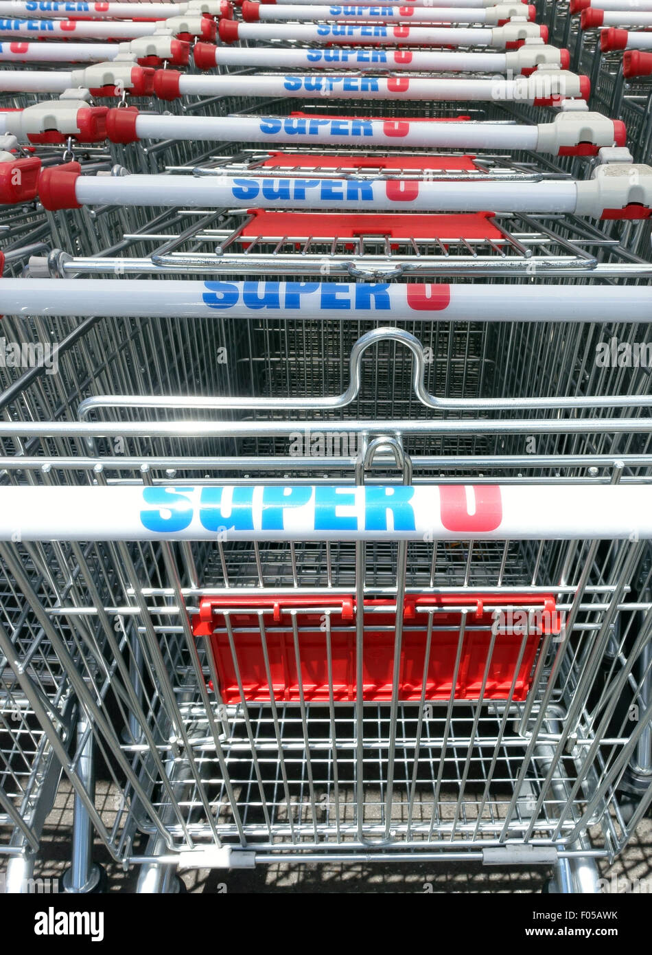 Super u supermarket hi-res stock photography and images - Alamy